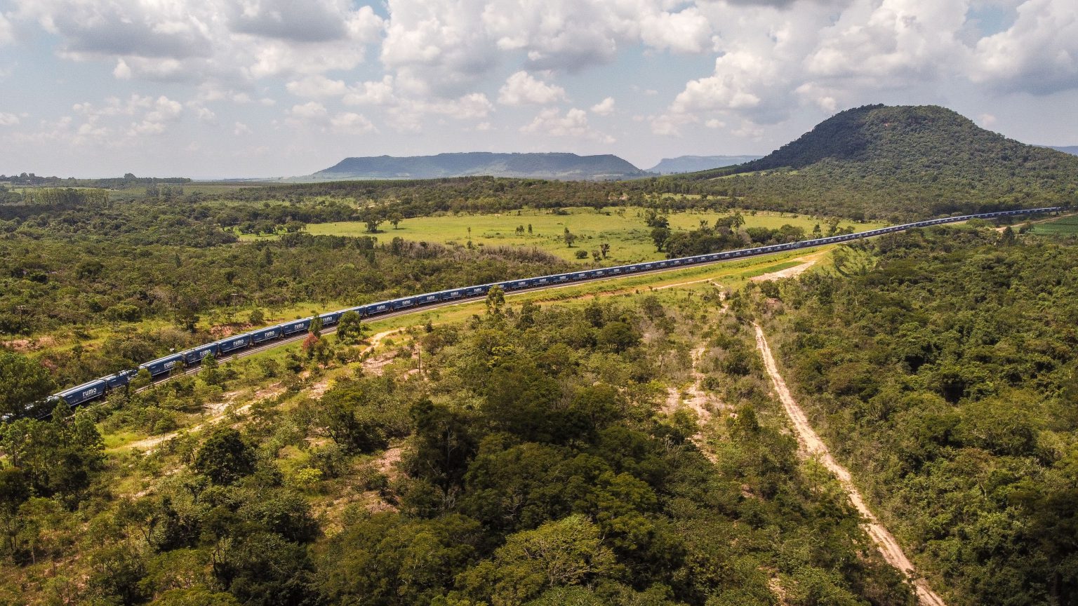 Trilhando a Ferrovia: descubra a diferença entre locomotivas, vagões e ...